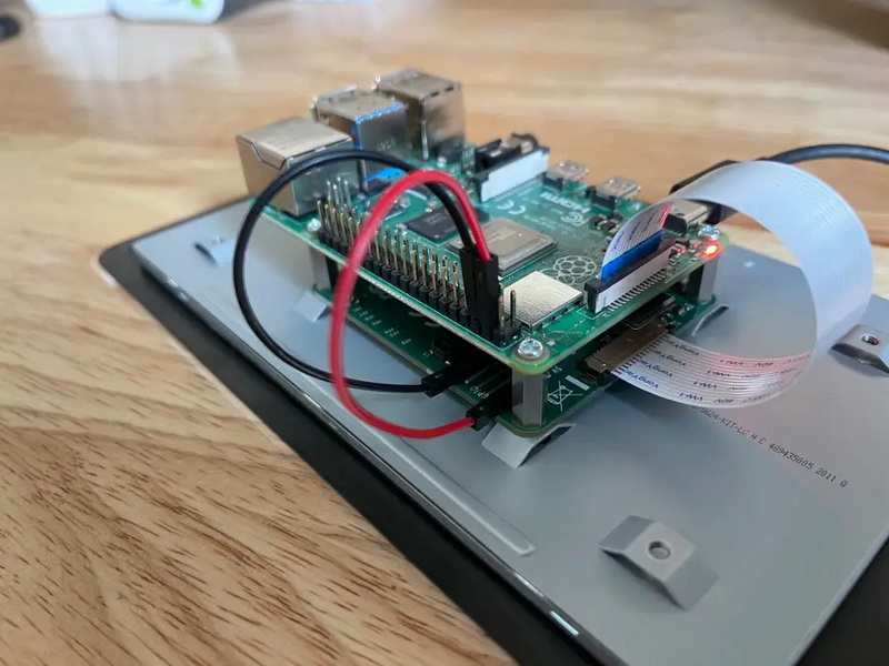 Comment alimenter un Raspberry Pi avec un écran tactile de 7 pouces en toute sécurité ...