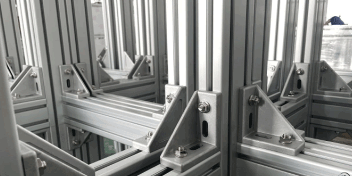 What difference does large aluminum profile processing center have with ...