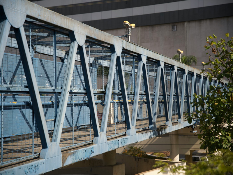 Bakit itinuturing na mahusay ang Warren na may Vertical Truss Bridge?